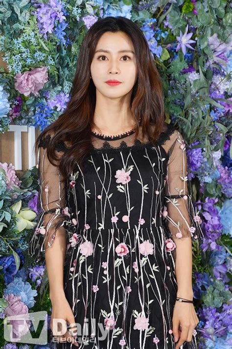 탈북 배우 김아라 결혼 소속사 10월 28일 식 올린다 공식입장