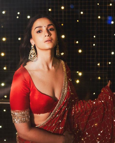 Alia Bhatt : r/faptodesiactress