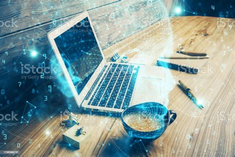 데스크톱 컴퓨터와 인간의 두뇌 그리기 홀로그램의 이중 노출 Ai 컨셉 가구에 대한 스톡 사진 및 기타 이미지 가구 검사 보기 과학 Istock