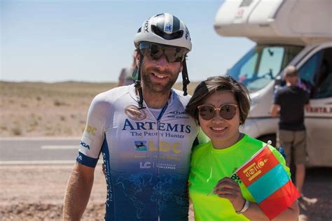 Дэлхийг 79 хоногт дугуйгаар туулж рекорд тогтоолоо