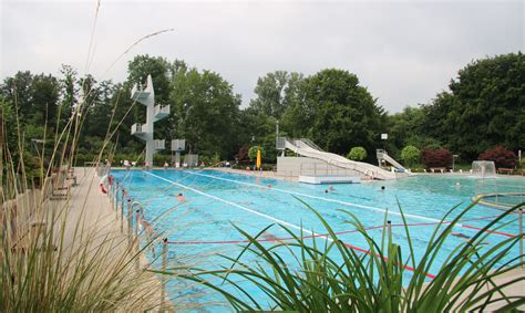 Spanner Bohren Löcher In Kabinentür Im Verler Freibad Die Glocke