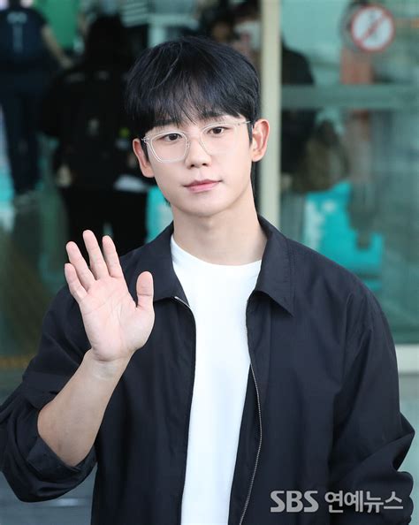 [e포토] 정해인 안경 쓴 모습에 여심 흔들