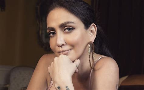 Celia Lora Marca Tendencia Y Modela Con Un Body De Encaje Fama