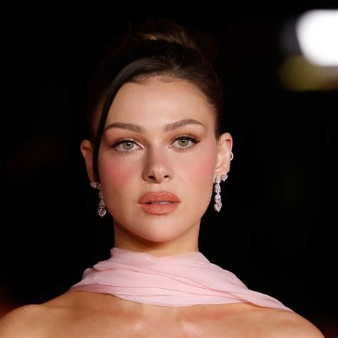Nicola Peltz Uten Sminke Brooklyn Beckham Attends 2024 Met Gala