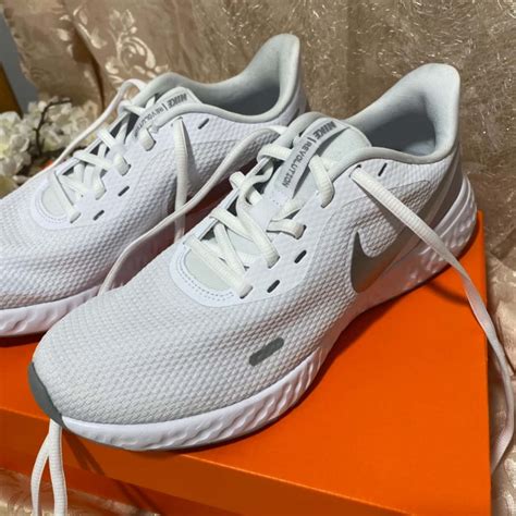 Nike Size 8 White Sneakers S New With Tags Salvos Stores