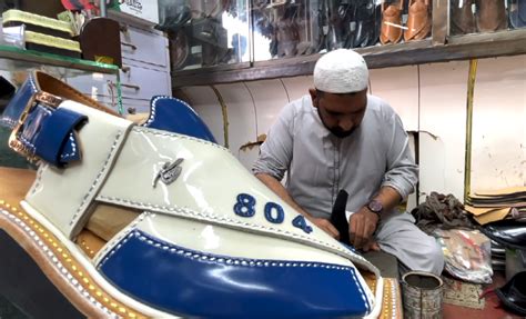 پشاور میں قیدی نمبر 804‘ چپل کی تیاری، عمران خان کو دینا چاہتا ہوں