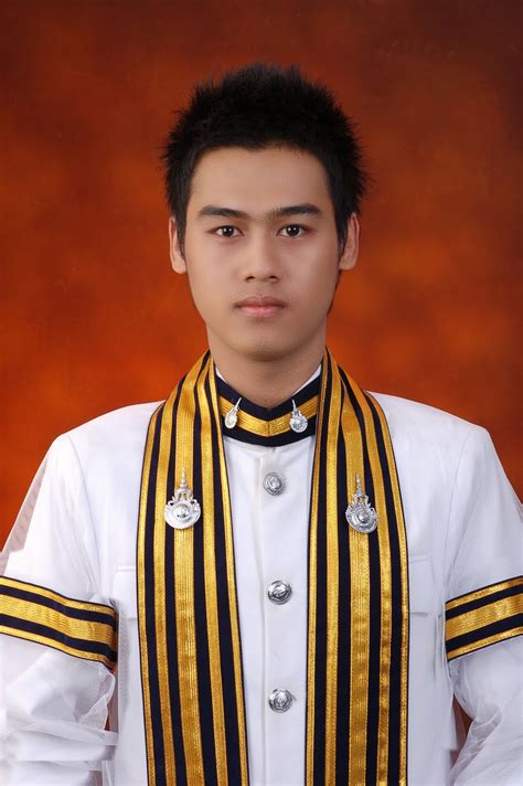 ชุดครุย ม ราชมงคล 9แห่ง