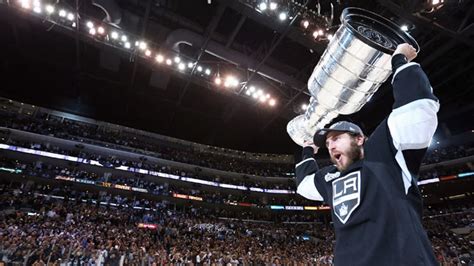La Kings Stanley Cup Hollywood Watches As Team Raises First