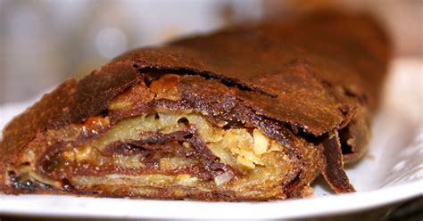 უგემრიელესი შოკოლადის შტრუდელი მსხლით Popsugar