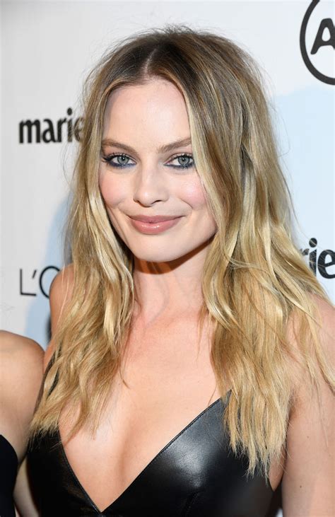 Margot Robbies Post Honeymoon Hair And Skin Are A Revelation Vogue