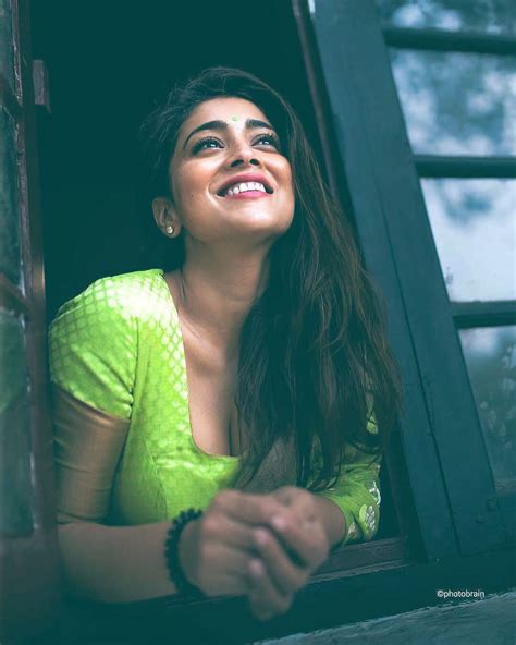 Shriya Saran Scrolller