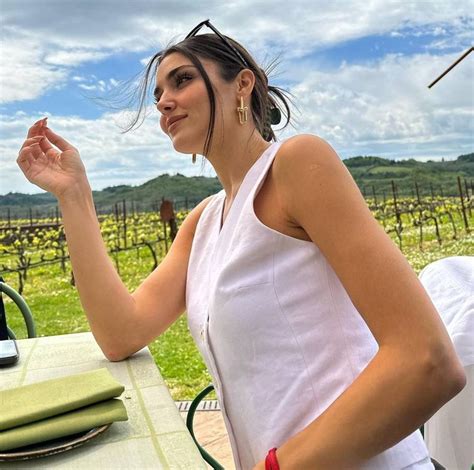 Hande Erçelin Ayakları Sosyal Medyada Gündem Oldu “bu Nasıl Ayak” Dediler Tnt Haber