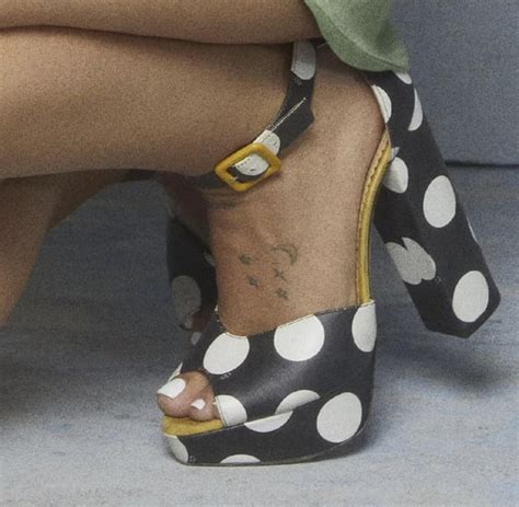 Hq R Arianagrandesfeet