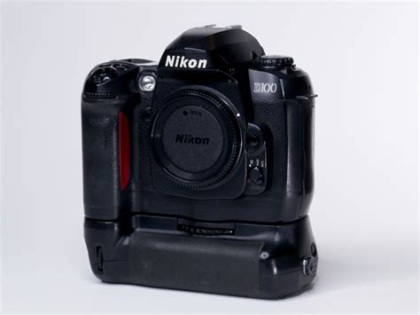 Nikon D100 Body + MB-D100 grip - Catawiki