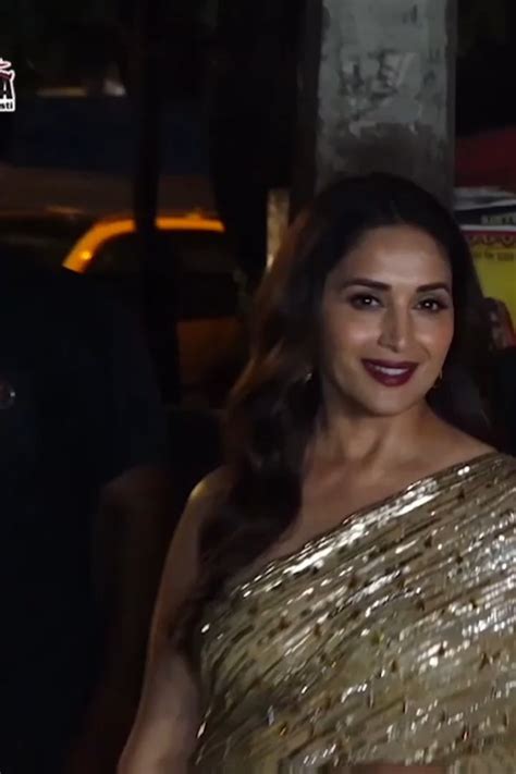 Madhuri Dixit Flaunt Her Smooth Back In Glittery Golden Saree 🔥 R