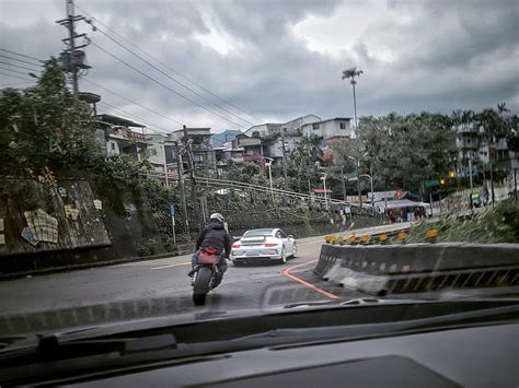 偷泥的賽車紀實器 開10年老車上山，開30年老車回家， 一年跨過一年，一山跨過一山， Facebook