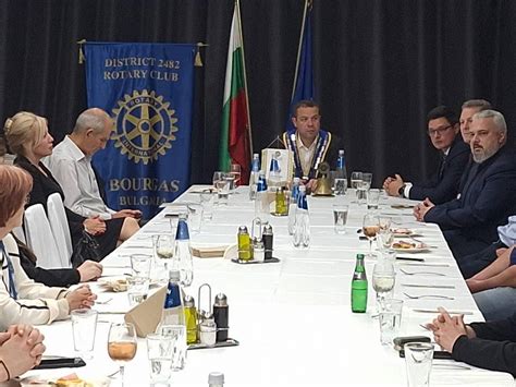 Разискваха развитието на образованието на сбирка на Ротари клуб Бургас