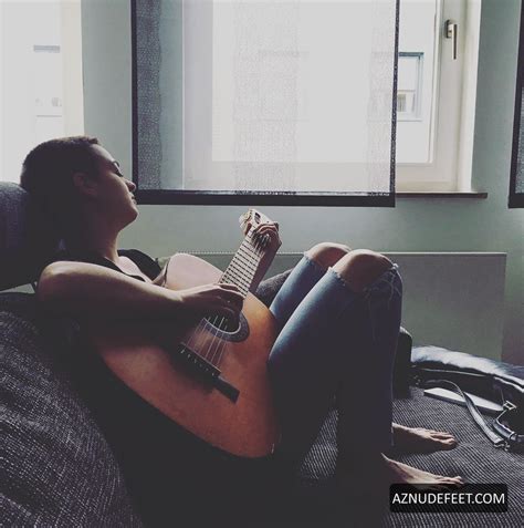 Michelle Barthel Feet Aznudefeet