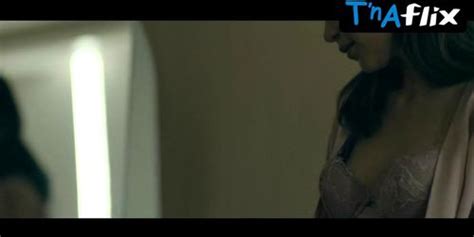 Emilia Clarke Breasts Scene In The Pod Generation