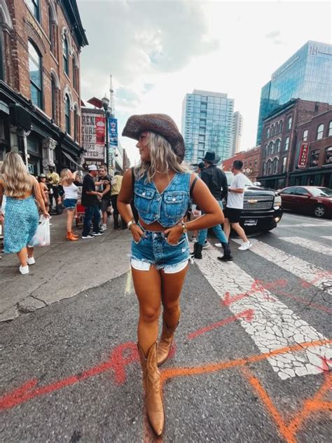 20 Gorgeous Country Concert Outfits You Will Love