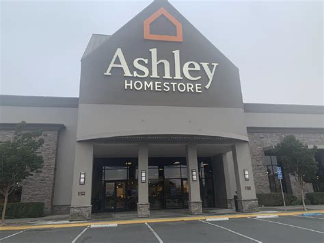 Model Ashley Constantini