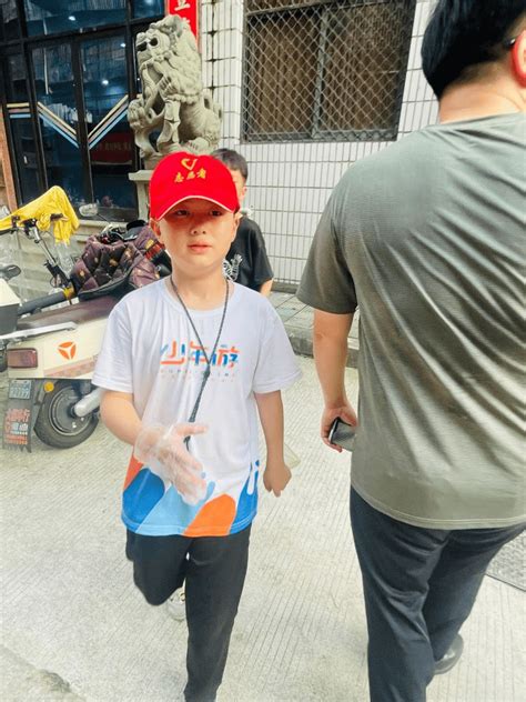 社会实践 保护环境在心中，垃圾分类在手中——三明市实验小学四（1）班小志愿者走进社区，争当垃圾分类保洁员 活动 环保