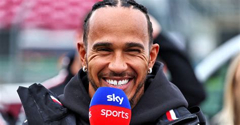 Formel 1 Wahnsinn Lewis Hamiltons Getragener Rennanzug