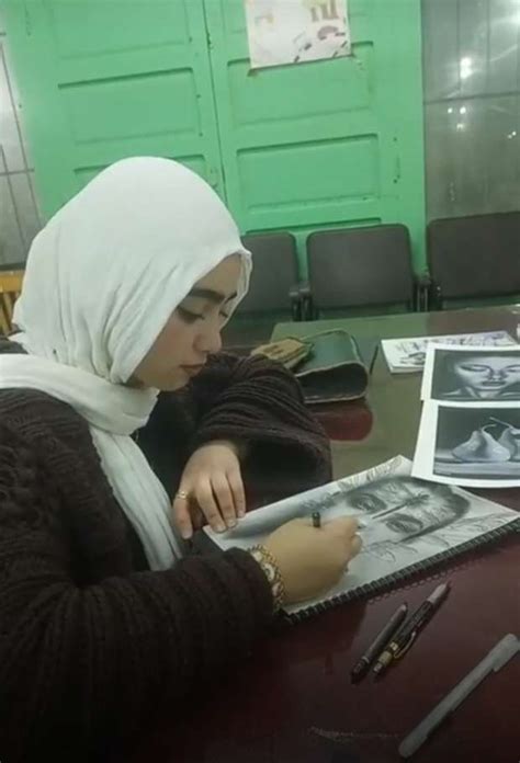 «ابتسام تبدع في رسم البورتريه بالفحم بالمنوفية «بحلم يكون عندي معرض الوطن