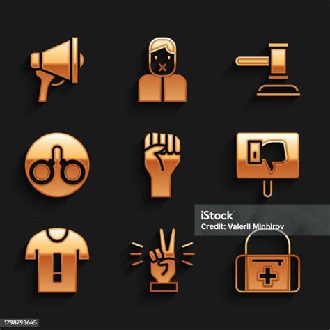 주먹을 꽉 쥔 손 두 손가락을 보여주는 손 구급 상자 항의 티셔츠 시위 수갑 판사 의사봉 및 확성기 아이콘을 설정합니다 벡터