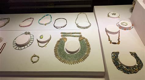 قطع الحلى بمتحف آثار الغردقة مجوهرات وحُلى الفراعنة ظهرت فى عصور ما