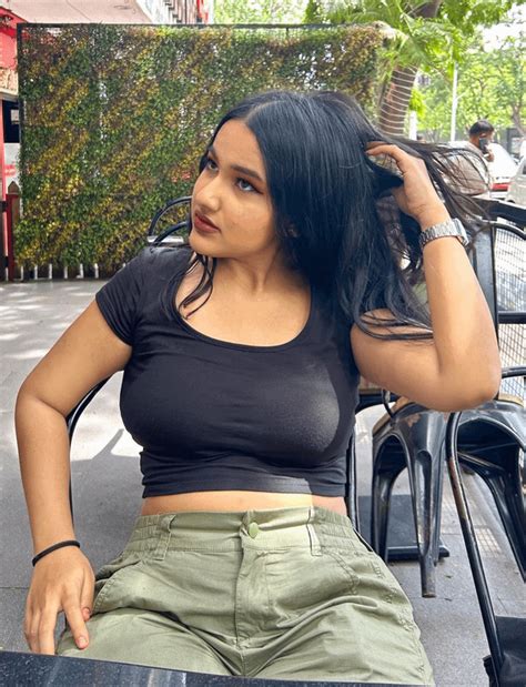 Decent R 2busty2hide