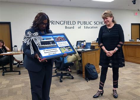 In 4 3 Vote Danielle Kincaid Will Head Springfield School Board After New Members Sworn In