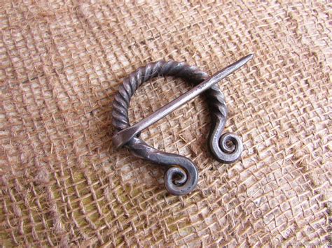 Кованая фибула - застежка древних времен купить в интернет-магазине ...