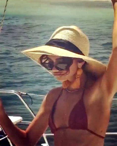 Sarah Hyland Sexy 22 Photos And Hot  The Fappening
