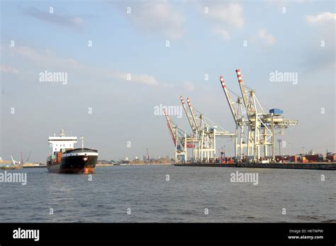 Feeder Containerschiff Fotos Und Bildmaterial In Hoher Auflösung Alamy