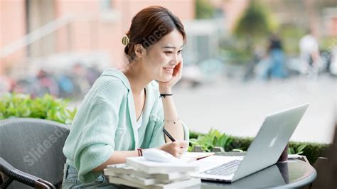 Computer Girl Learn Class Close Shot Natural Light Outdoors Powerpoint Background For Free