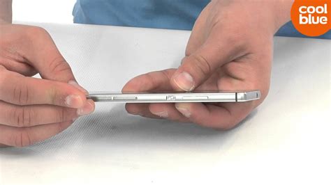 Hoe plaats ik een SIM kaart in de Huawei P8? (NL/BE) - YouTube