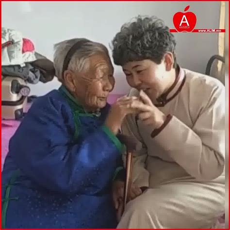 Ээж охин хоёрын жаргалтай мөч хайр хүрмээр юм бэ Ээж охин хоёрын жаргалтай мөч хайр хүрмээр