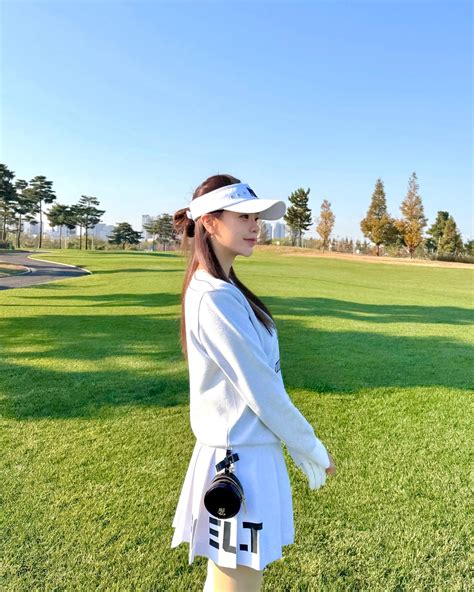 이정은 기상캐스터 Peltgolf 와 함께한 라운드⛳️ 어쩜 골프웨어가 이렇게 시크할 수 있나요😆 날씨는 흐렸지만 펠트 입고 기분 최고 트윈룩으로 시은이와