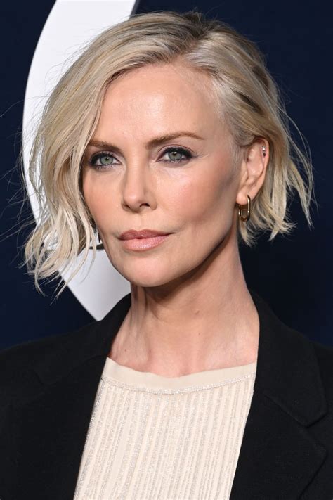Charlize Theron Recupera El Corte De Pelo Antiedad Que Más Rejuvenece