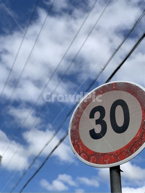 표지판 하늘 도로표지판 속도제한 교통표지판 사진이미지일러스트캘리그라피 Nfuddnjs125작가