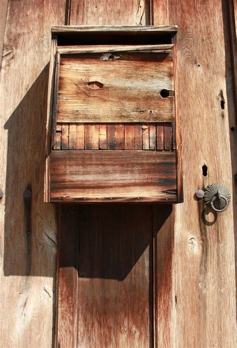 Деревянный почтовый ящик стоковое фото изображение насчитывающей взорвать 33549998