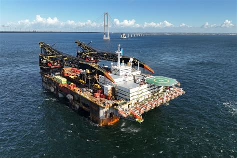 Heeremas Thialf Enters The Baltic Sea For The First Time Swzmaritime