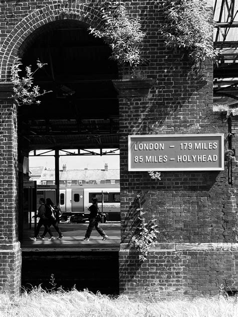 On The Rails Caer In Mono…