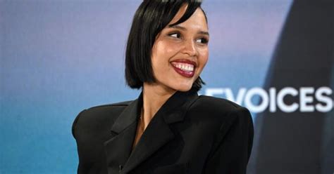 Skalpi I Acaruar Flokë Të Rënë Dhe Dorë E Rrjepur Nara Smith Zbulon Betejën E Vështirë Me Të