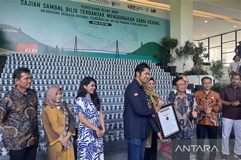 Bi Kepri Btp Meraih Rekor Muri Sajian Sambal Teri Terbanyak Antara News