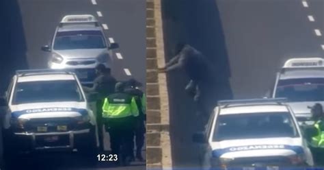 Sujeto Es Descubierto Robando Cables En Trujillo Trepa Al Patrullero