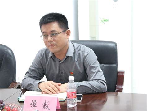 广东第二师范学院政法系学工干部来我院交流学生管理工作