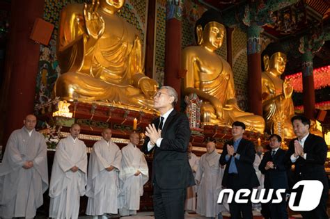 자승스님 추모하는 유인촌 장관 뉴스1