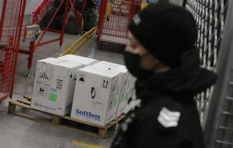 Лондон е на крачка от сделка за закупуване на още десетки милиони от ваксината на Pfizer